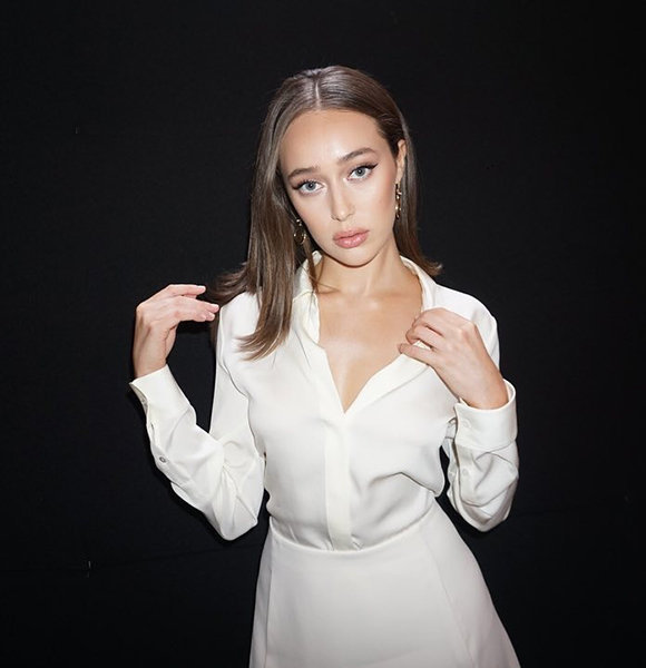 Is Alycia Debnam-Carey Lesbian? Her Dating Status, Family, Net Worth