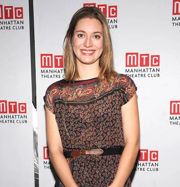 Daughter Of Famous Parents Zoe Perry Is Hiding Her Age! A Bio That ...