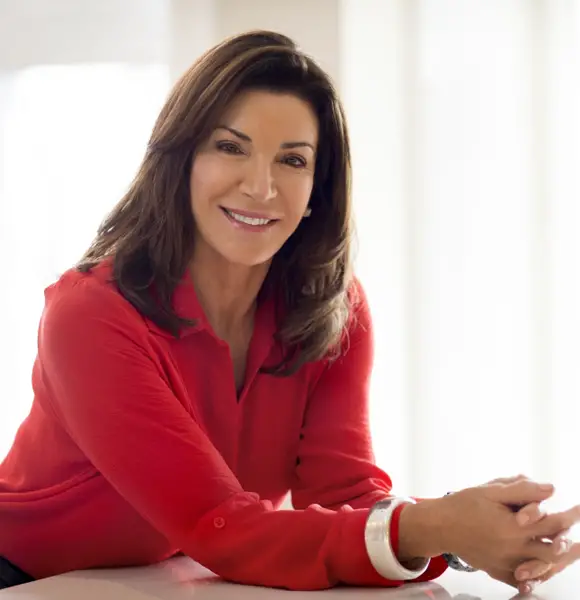 Get To Know A Little More About Hilary Farr; Has A Husband And A ...