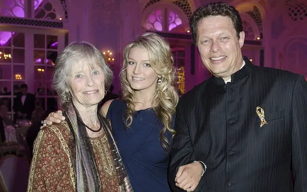 Is Lily Travers Married To Husband or Single? Find out!